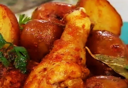 Pollo al pimentón con papines, papines en escabeche y rellenos ...