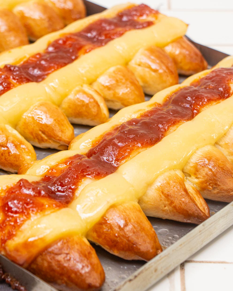 FACTURAS CON CREMA PASTELERA Y MEMBRILLO - Cocineros Argentinos